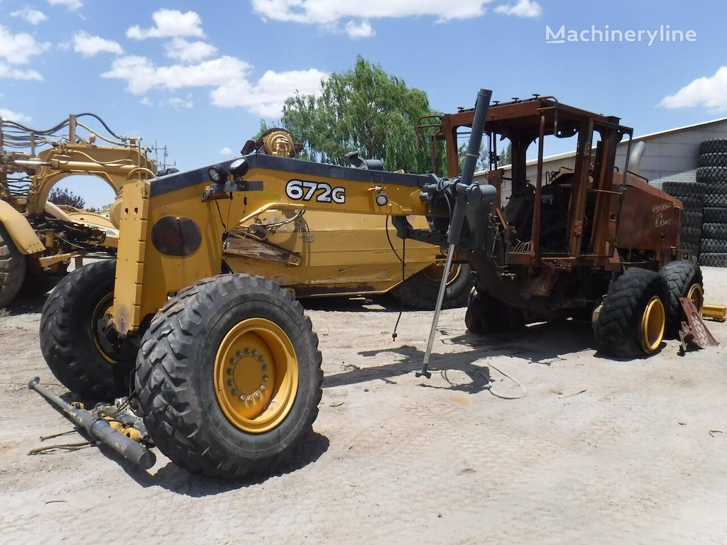 John Deere 672G grejder