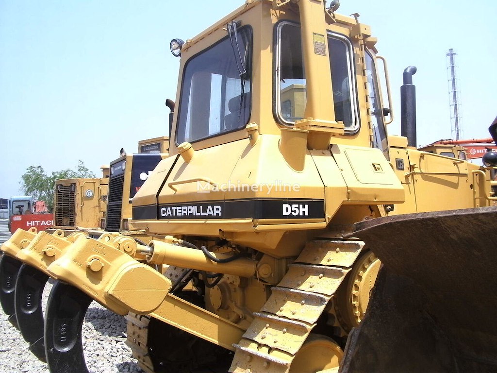 Caterpillar D5H buldožer