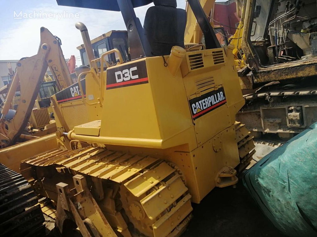 Caterpillar D3C buldožer