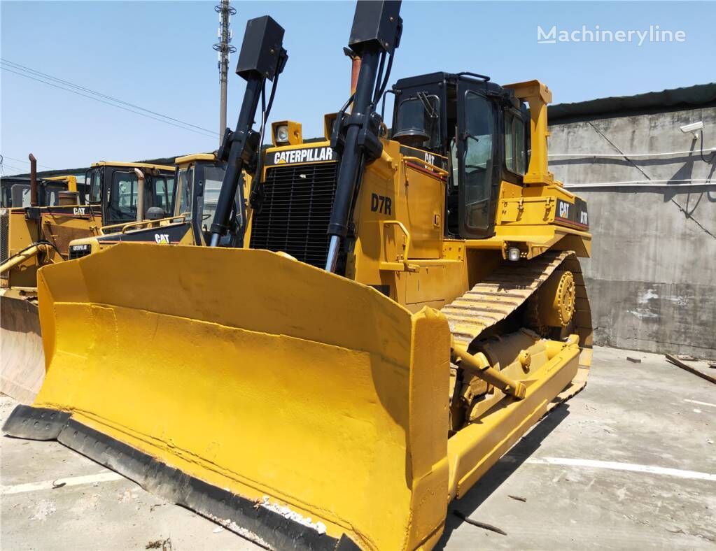 Novi Caterpillar D7R buldožer