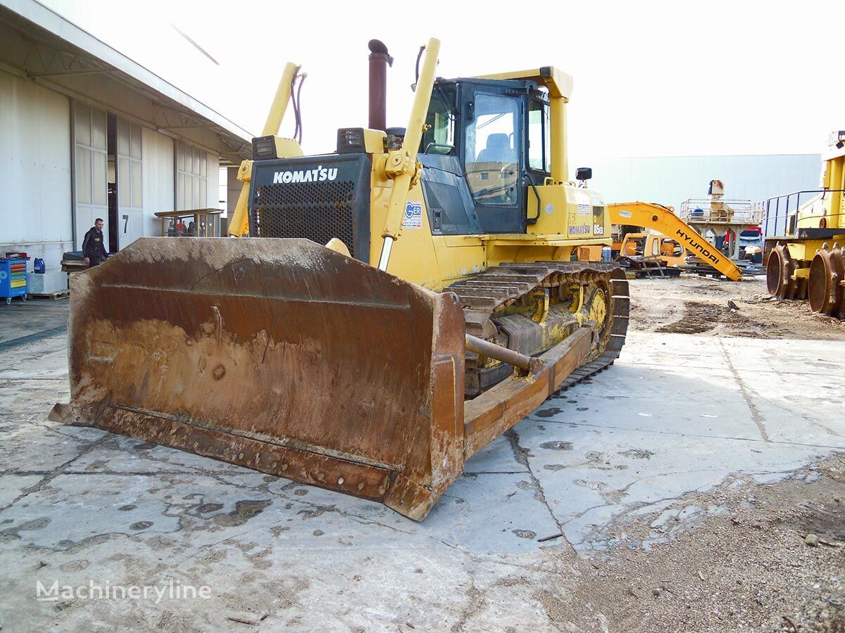 Komatsu D85EX-15 buldožer