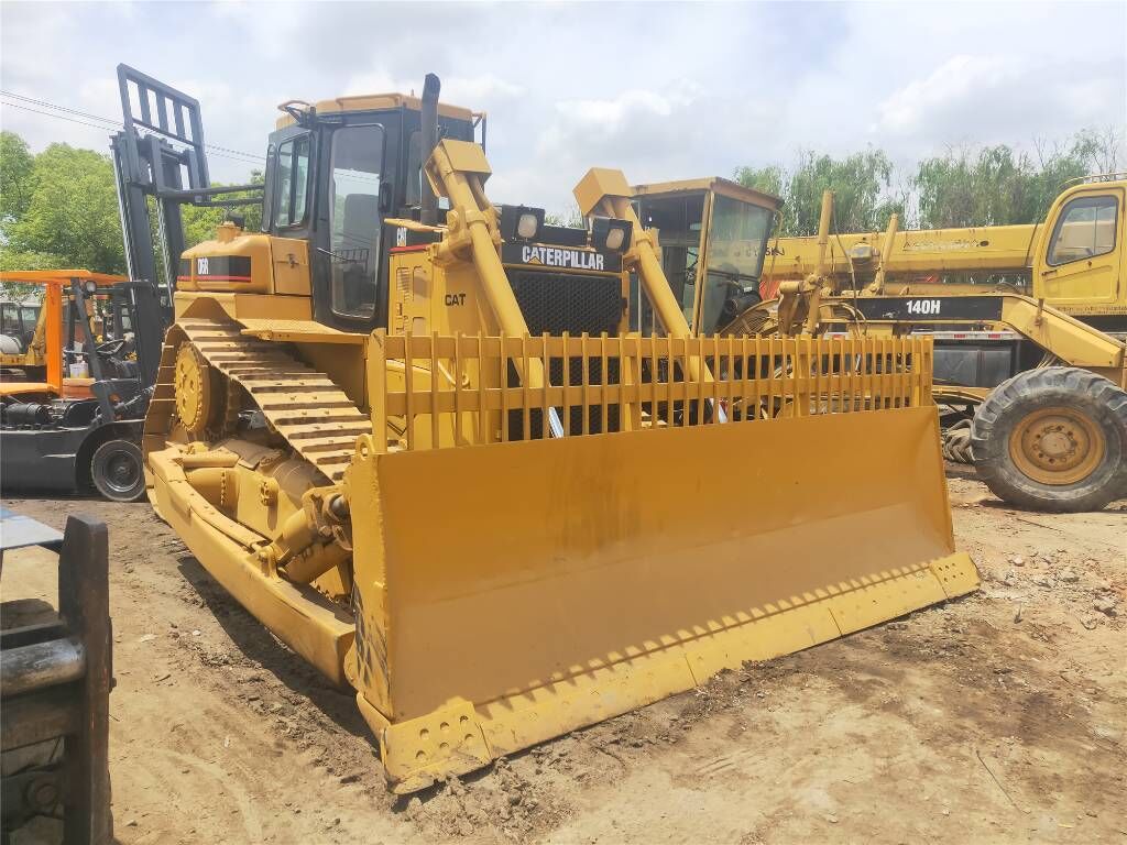 Caterpillar D 6 R buldožer