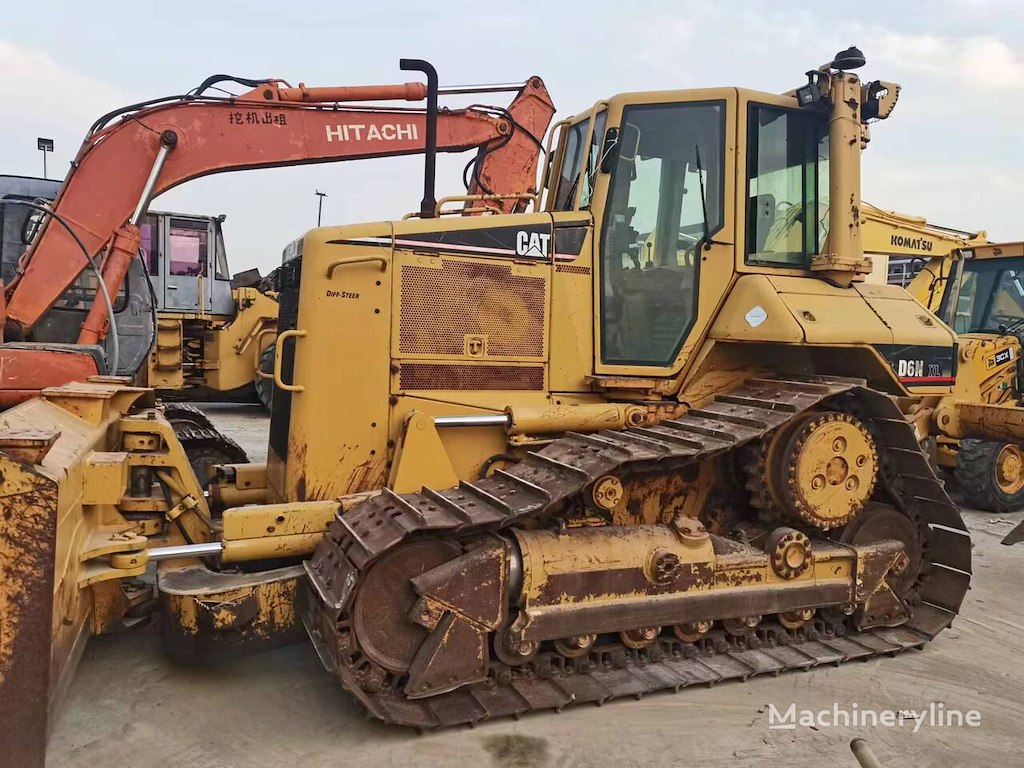 Caterpillar D6N buldožer