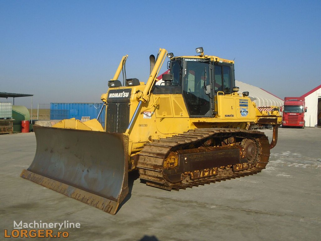 Komatsu D65PX-18 buldožer