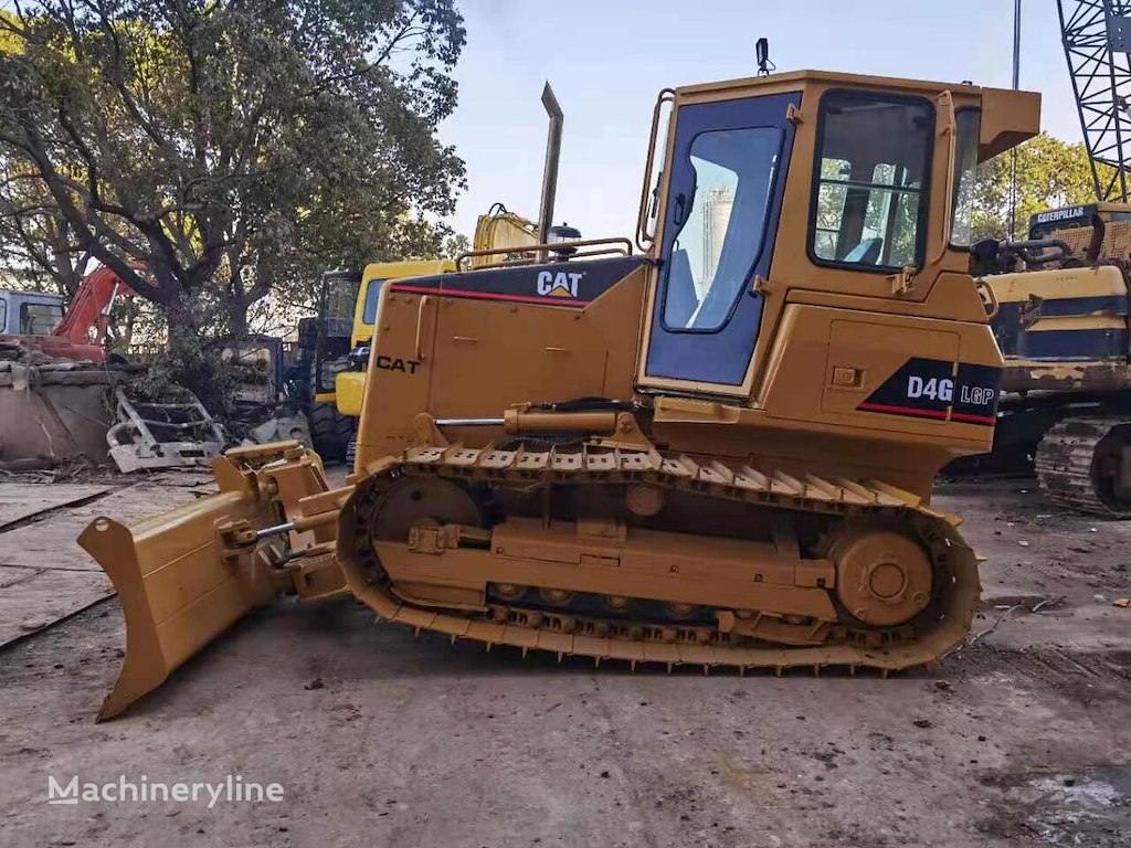 Caterpillar D4G buldožer