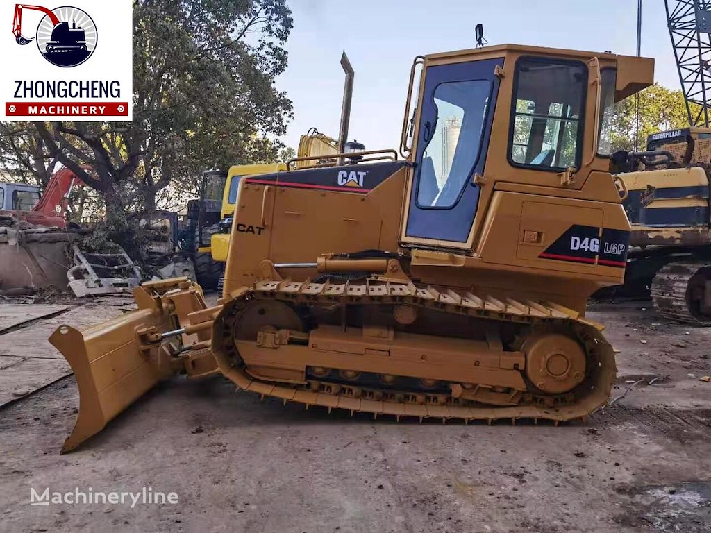 Caterpillar D4G buldožer