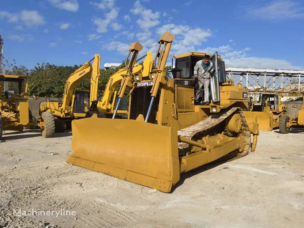 Caterpillar D7R buldožer