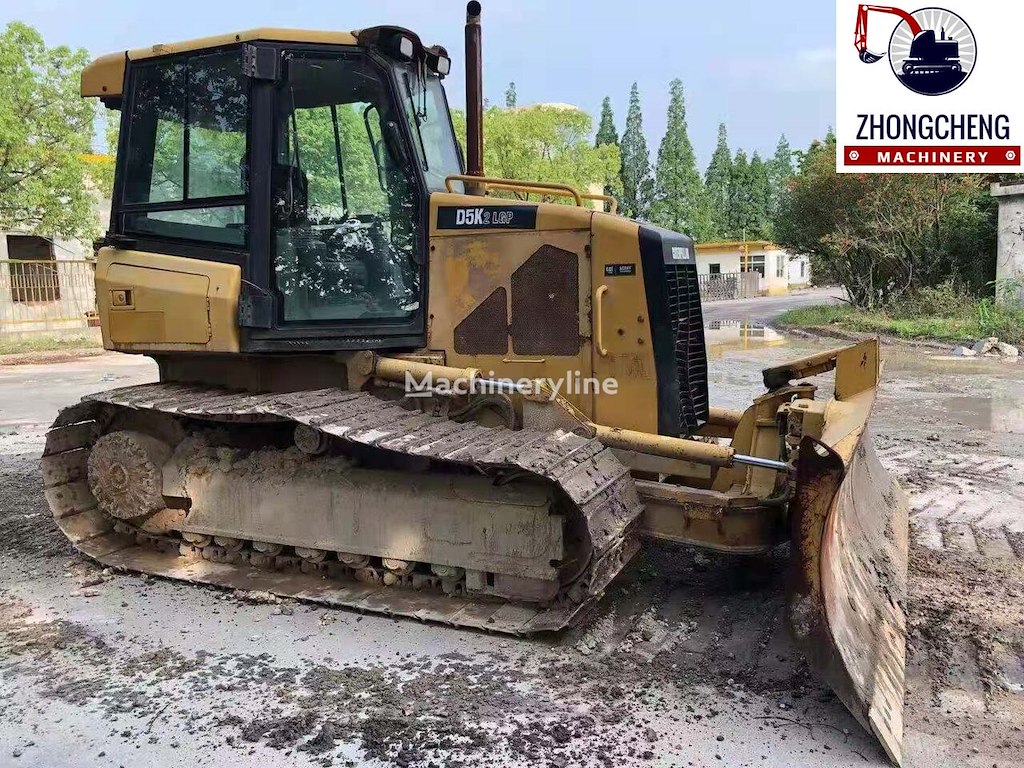 Caterpillar D5K buldožer