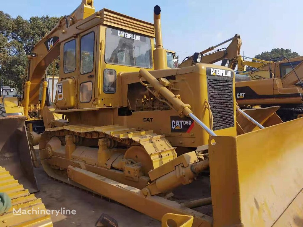 Caterpillar D6N buldožer