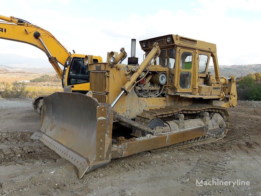 Komatsu D155A-1 buldožer