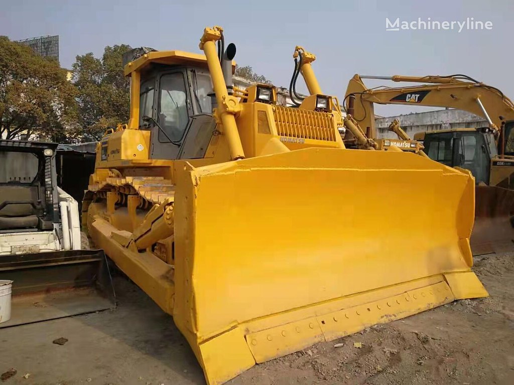 Komatsu D155AX buldožer