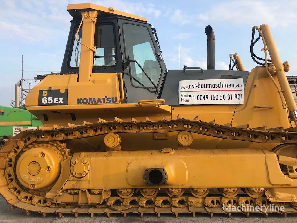 Komatsu D65EX12 buldožer