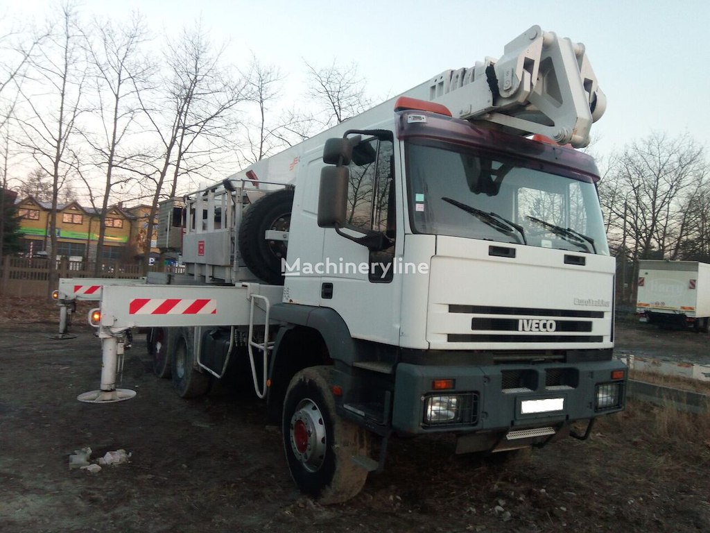 IVECO Euro Trakker auto dizalica s korpom