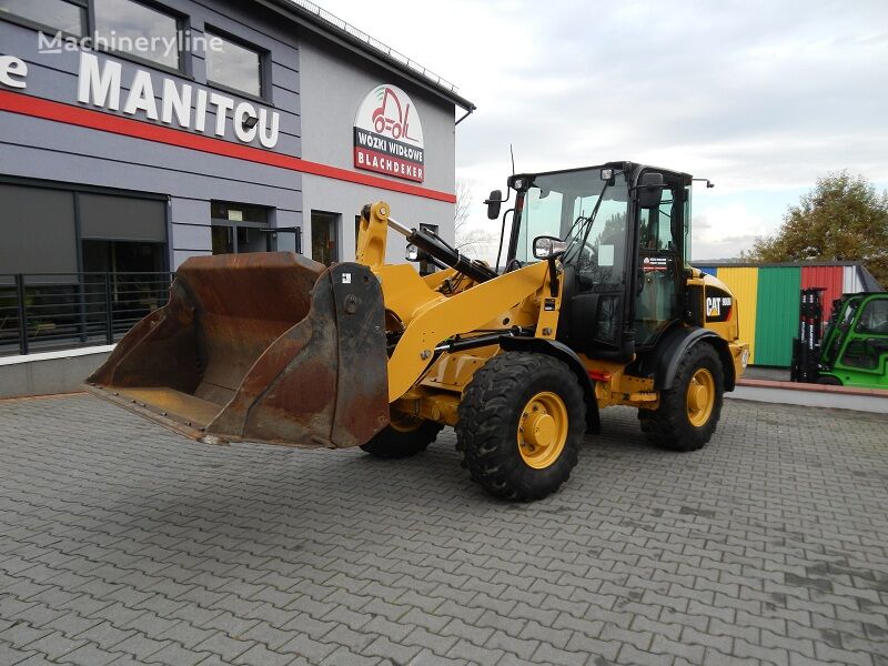 Caterpillar 906M prednji utovarivač