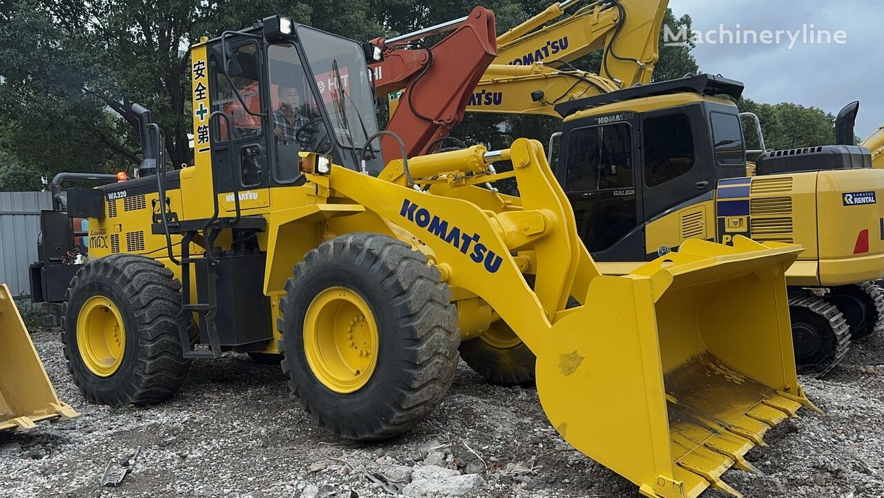 Komatsu WA320 prednji utovarivač