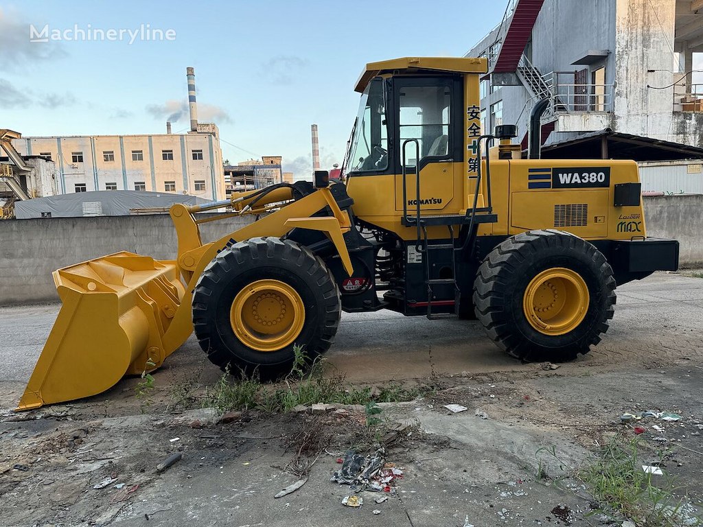 Komatsu WA380 prednji utovarivač