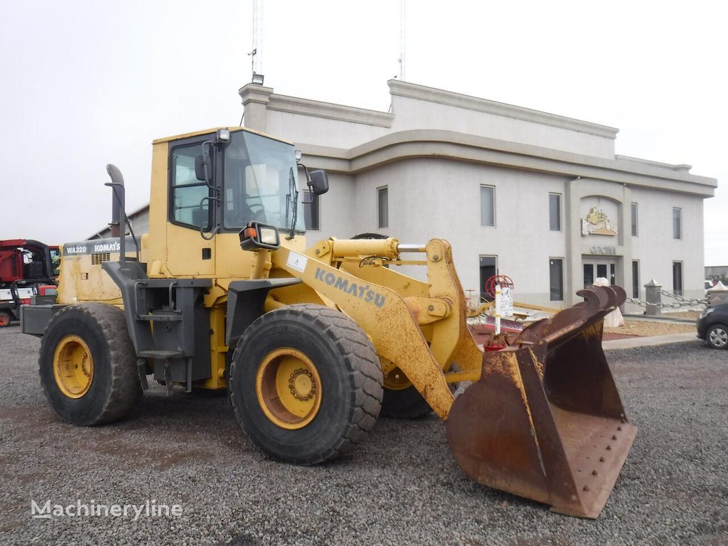 Komatsu WA320 prednji utovarivač