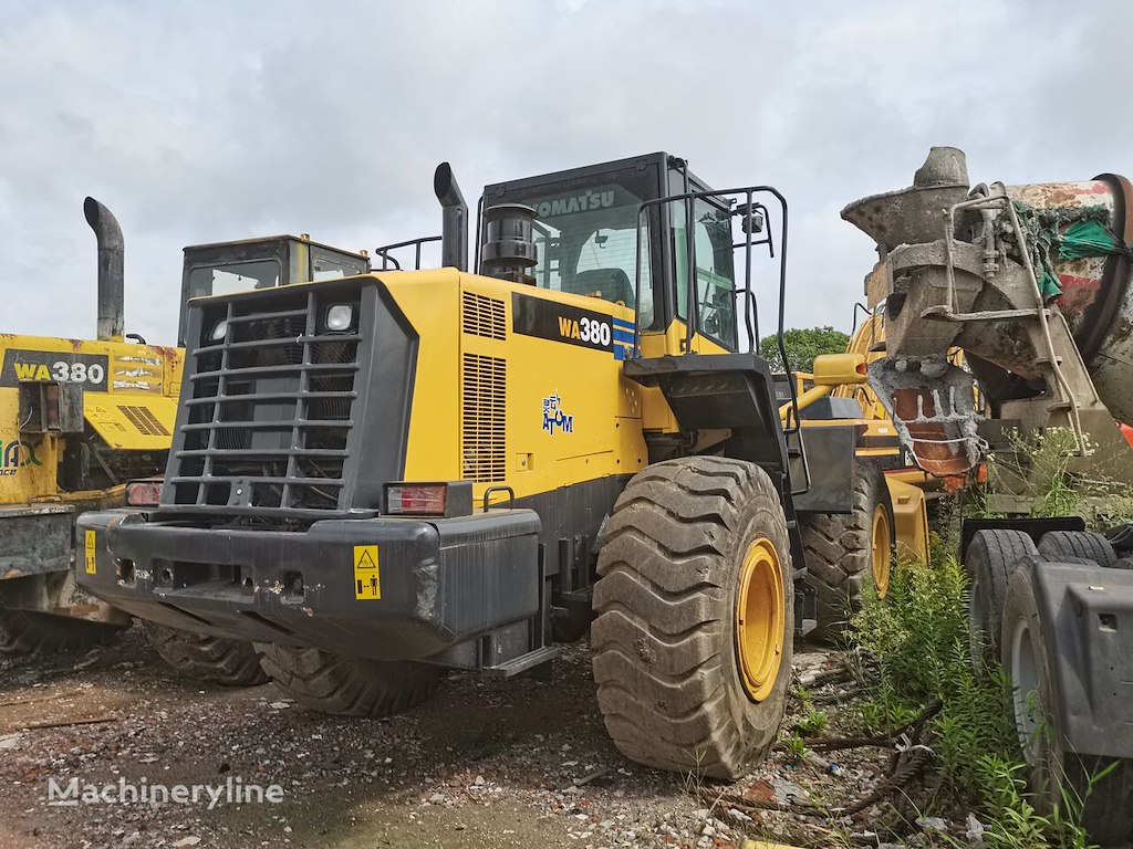 Komatsu WA380 prednji utovarivač