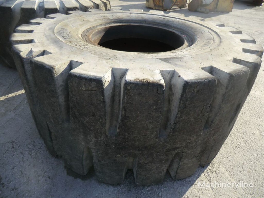 35.65-33 L-5 TIRE guma za grejdere