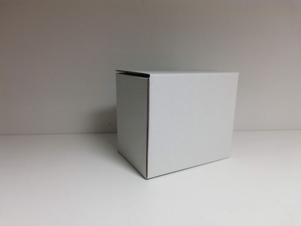 Samosklopiva poklon kutija za šolju bela bez prozora