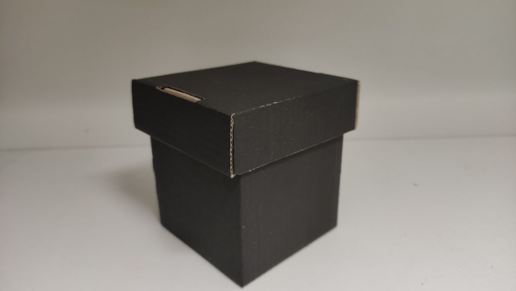 Kutija sa poklopcem 70mm x 70mm x 80mm Crna