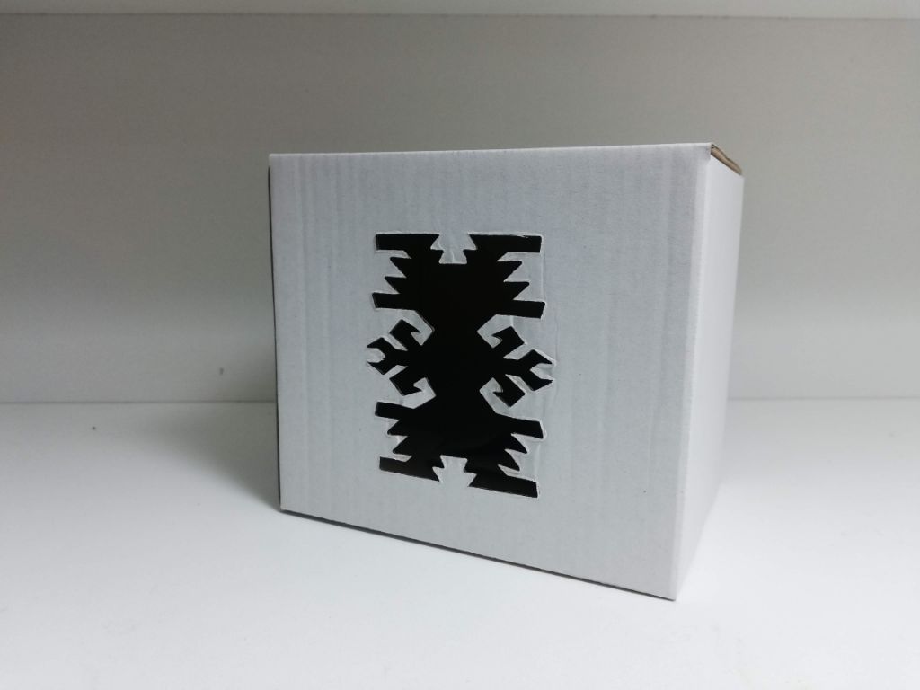 Kutija za šolju bela sa Rašićevom šarom