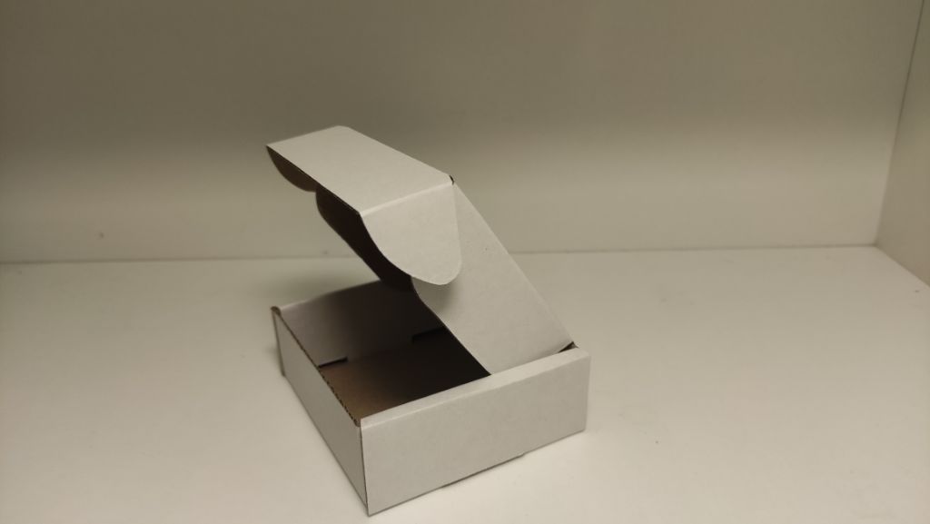 Samosklopiva kutija 75mmx75mmx28mm Bela