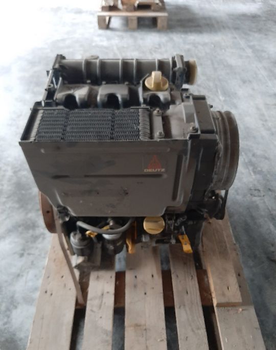 Hatz 3L40C motor za Caterpillar bagera