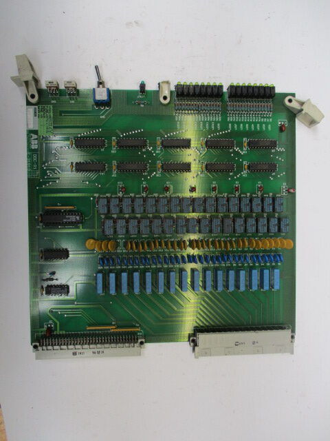 ABB E 31810 Digital Output Card 24V AC/DC DOC-01 kutija s osiguračima za industrijskog robota