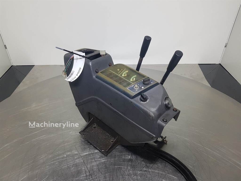 Komatsu PW 75/95 (FAI) - Dashboard/Console/Konsole upravljačka jedinica za bagera