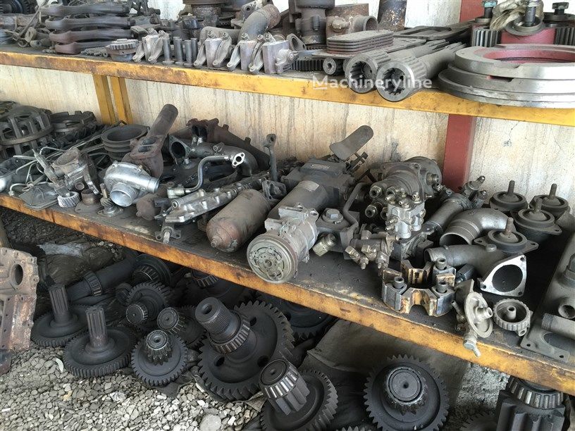 USED ISUZU 6BG1T 6BD1T PARTS CYLINDER HEAD ROD COVER GEAR STARTE motor za Isuzu 6BG1T / 6BD1T bagera