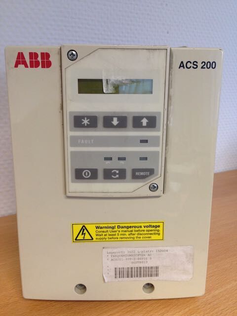 ABB ACS 200 pretvarač napona