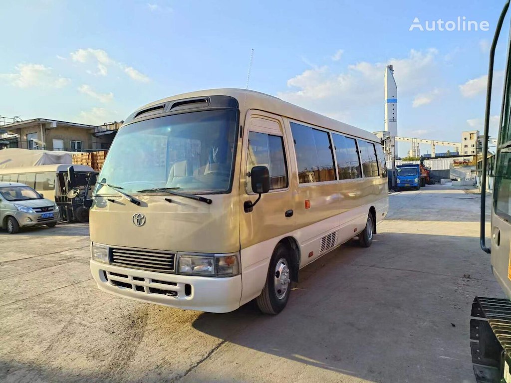 Toyota Coaster prigradski autobus