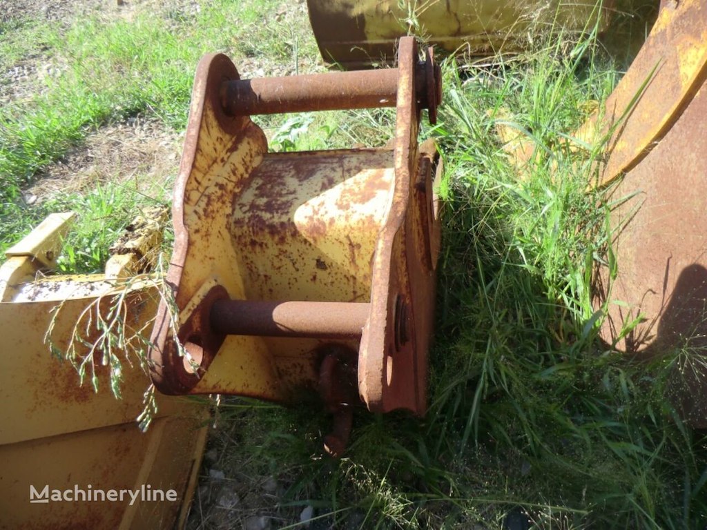 30 CM BUCKET WITH QUICK COUPLER. 3 TEETH, 2 PINS AND HOOK kašika za bager