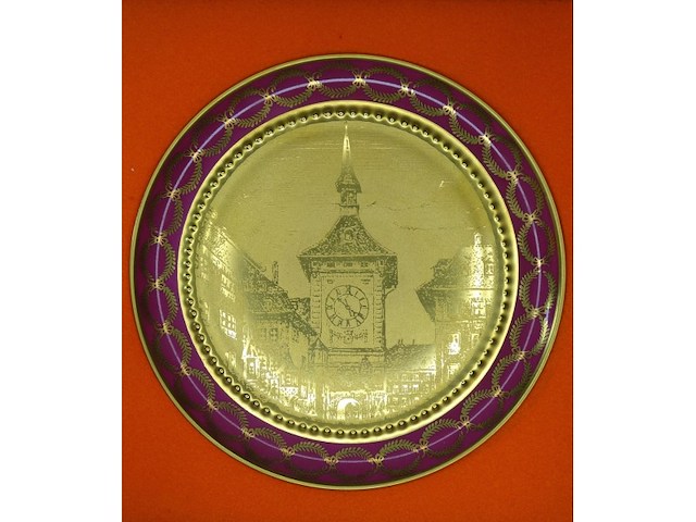 D W Porcelanski tanjir sa graviranim zlatom