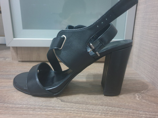 Crne kozne sandale