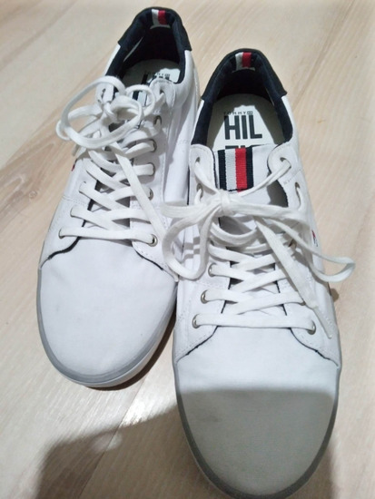 Tommy Hilfiger nove br 42