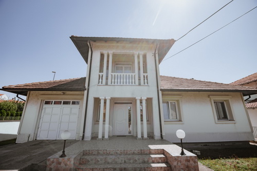 Prodaja kuća Aranđelovac 240 m2 na 6 ari placa