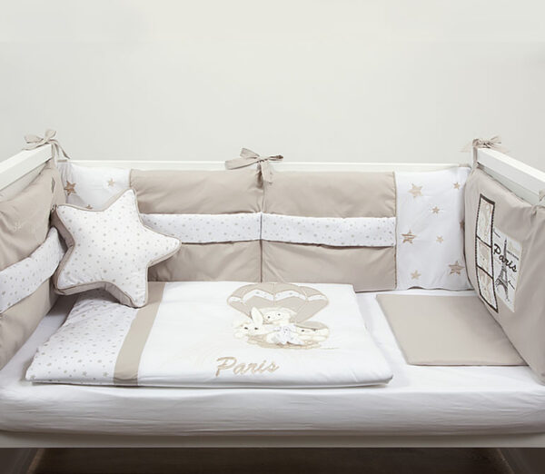 Komplet posteljina za krevetac “Tri drugara u Parizu” Bež