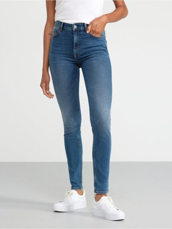 Farmerke VERA – duboke sa uskim nogavicama – mešavina 56% pamuk – VERA Slim fit high waist jeans