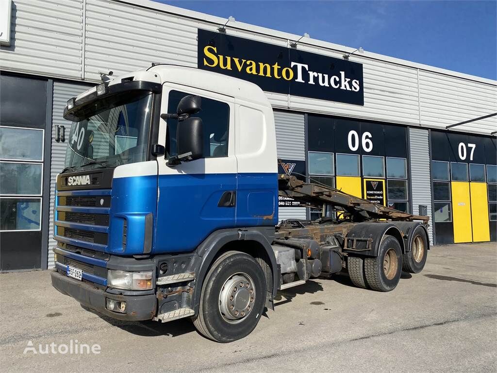 Scania R 124 kamion sa kukom za podizanje tereta