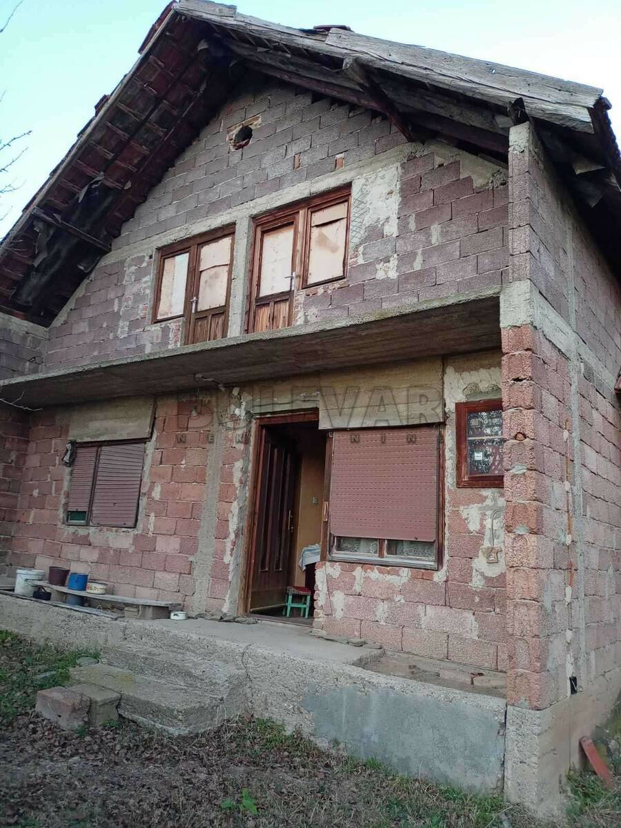 Kuća, s. Azbresnica, Merošina, 130 m2