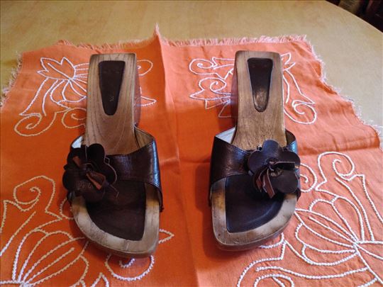 Zenske papuce - drvo koza (platforma)