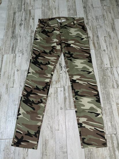 Nesal maskirne pantalone