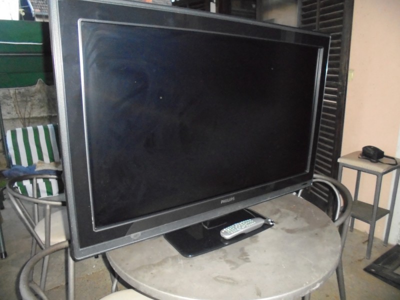 LCD TV *PHILIPS* LC420WU5-SLB1 42"- 107cm. + DALJINSKI