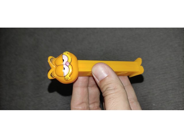 PEZ GARFIELD STARIJI