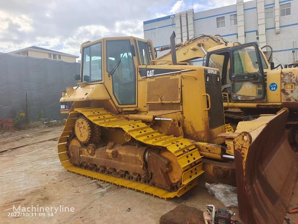 Caterpillar D6N buldožer