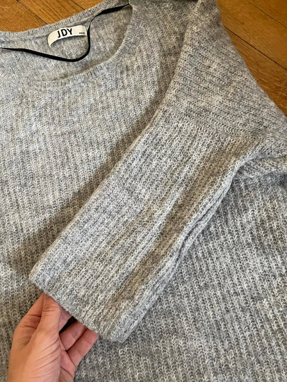 Džemper sive boje