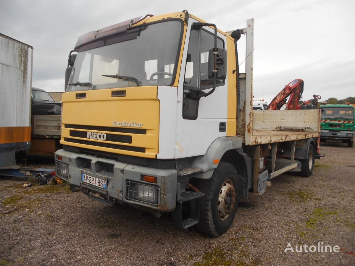 IVECO Eurotrakker 330E34 kamion s ravnom platformom