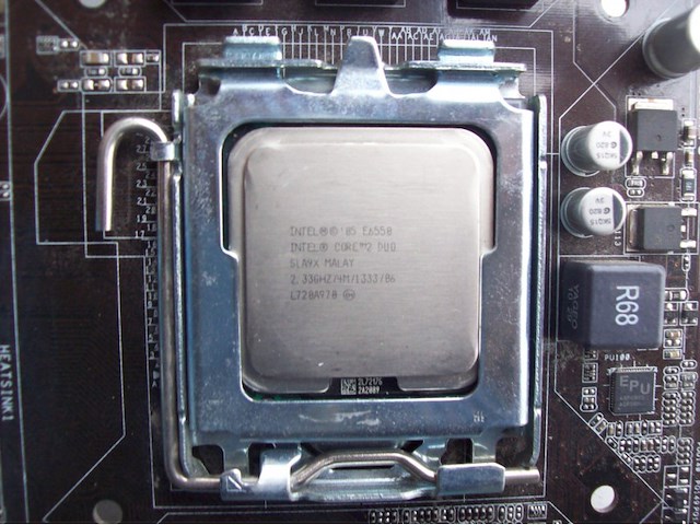 Intel Core 2 Duo E6550(2x 2.33 Ghz, 4Mb, 1333 fsb)